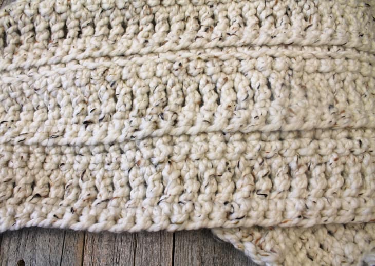 Quick Modern Super Chunky Tweed Crochet Blanket Pattern - A More Crafty ...